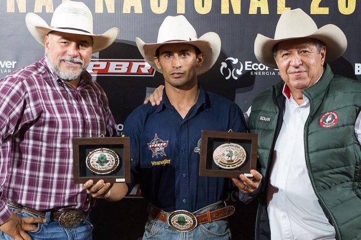Peão de Pérola vence final nacional da Professional Bull Riders, em ...